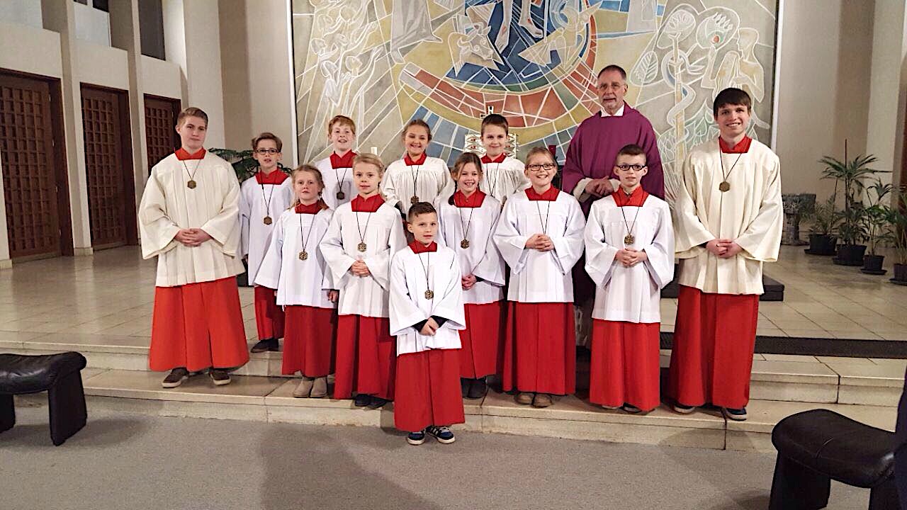 Messdienereinführung und Verabschiedung von Ernst Bücking - Pfarrei Hll ...